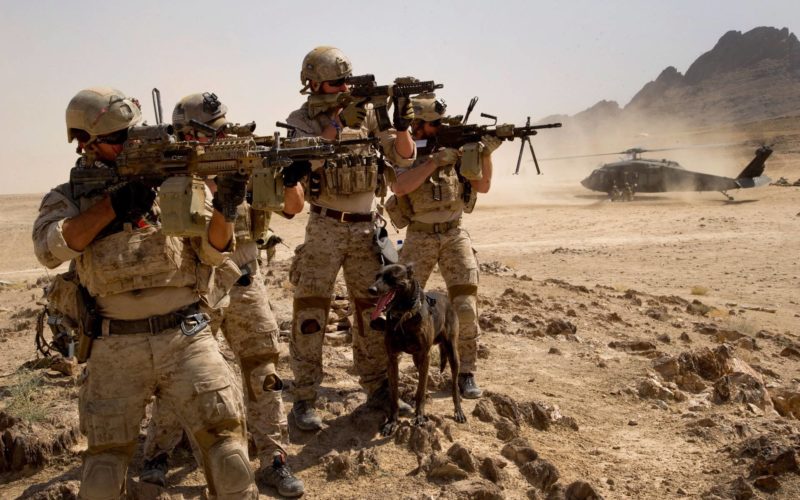 Machine-Gun-Soldiers-Navy-Seals – Strzelnica Skorpion